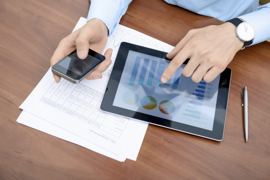 Pros and Cons of Using Wireless Phones in Business Operations